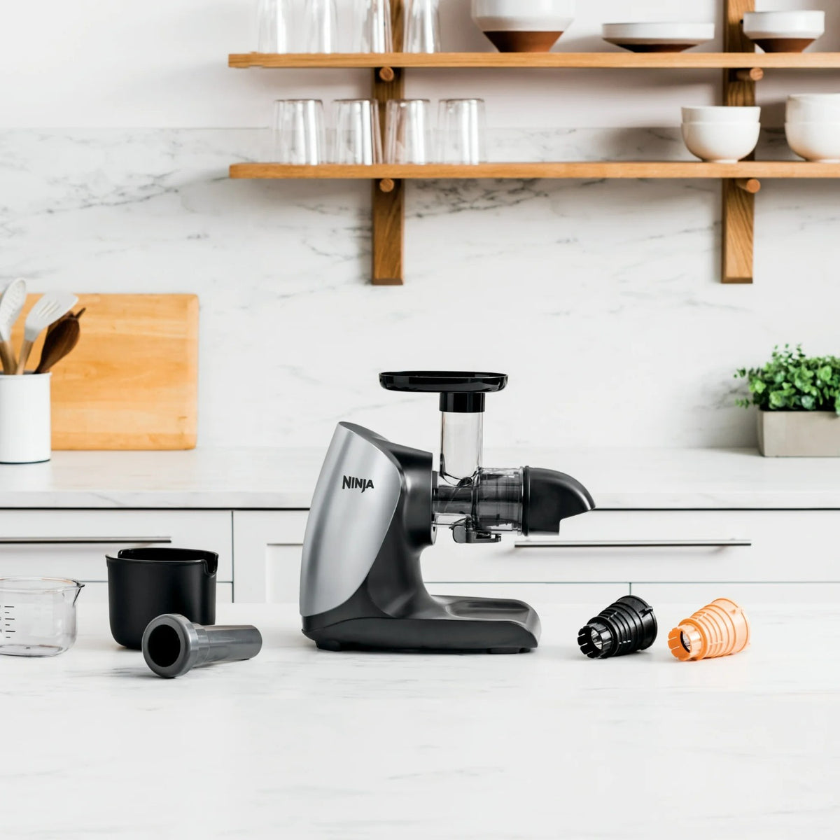 Ninja JC100 Cold Press Juicer Pro Powerful Slow Juicer, 150 Watts, Tot ...